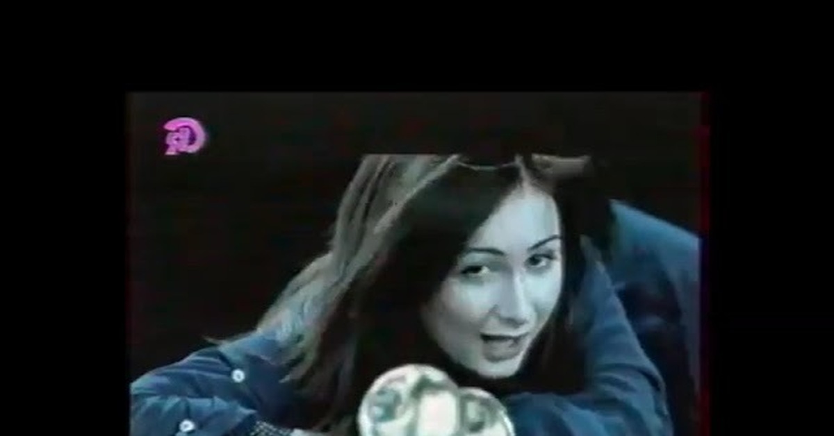 Прошу помощи у Пикабу опознать неизвестный клип 2003 года. В припеве поется: "Ты мне кричала ...