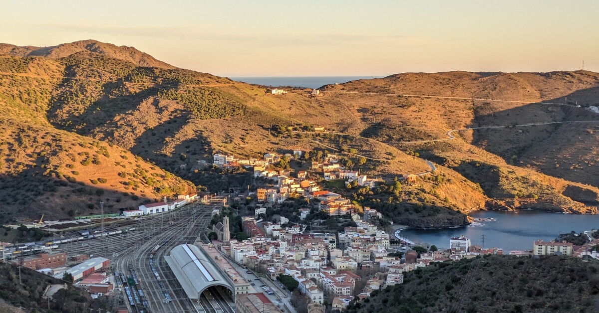 Portbou - 25.12.23 12:25 | Пикабу