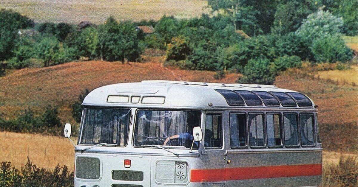 Пазик на просёлочной дороге, 1970-е. Выпускался Павловским автобусным ...