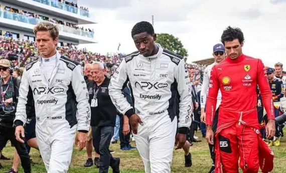 «Апогей» про «Формулу 1» от Косински с Брэдом Питтом получил дату ...