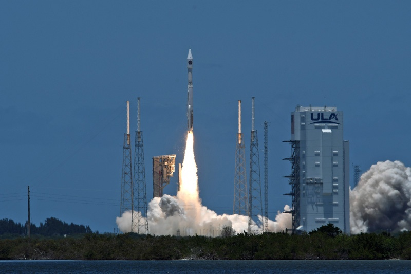 Atlas V 421 рвёт небо в клочья во время успешного запуска 18 мая 2021 ...