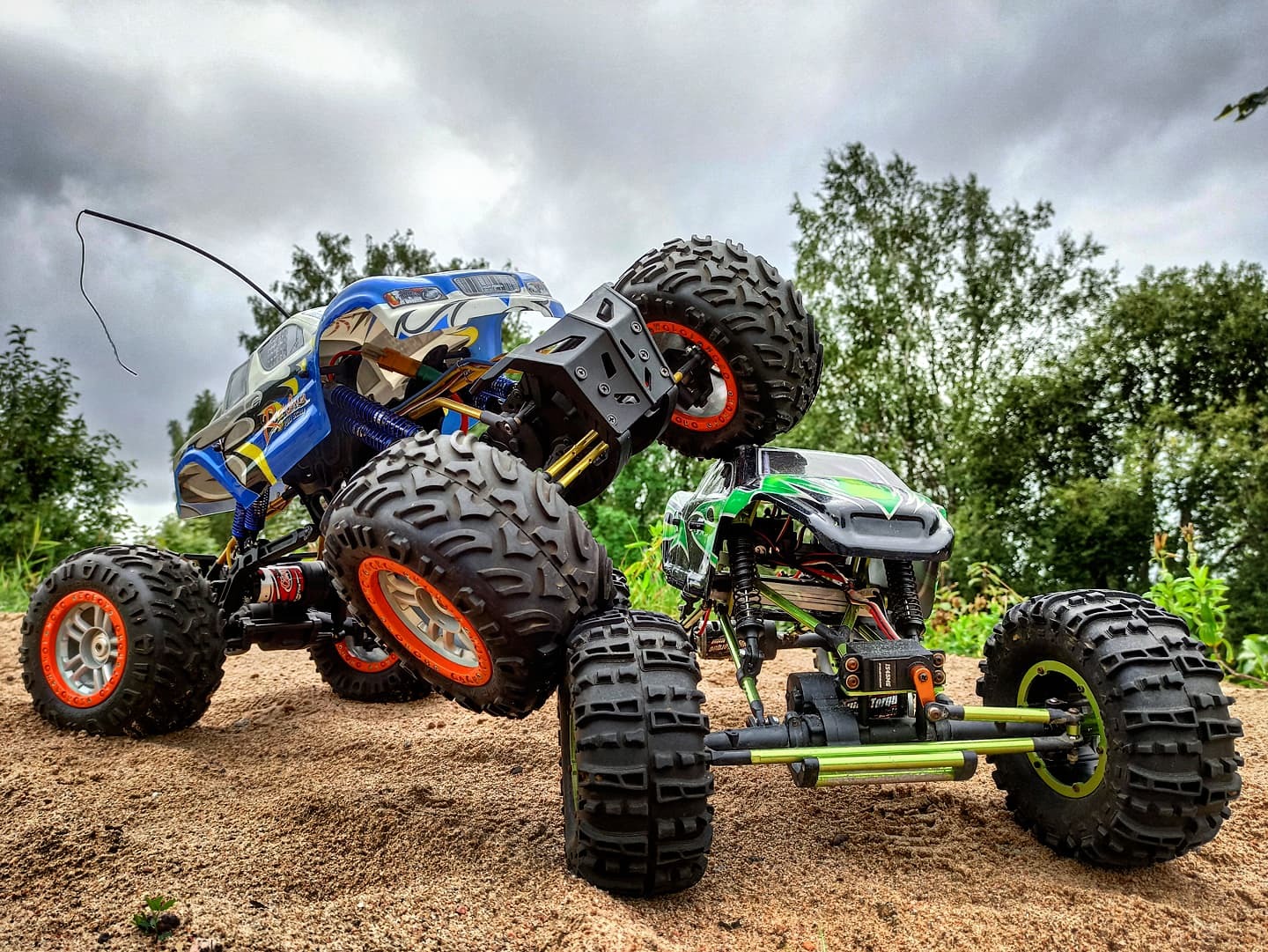 Rc Crawlers Spirit vs Rockslide | Пикабу