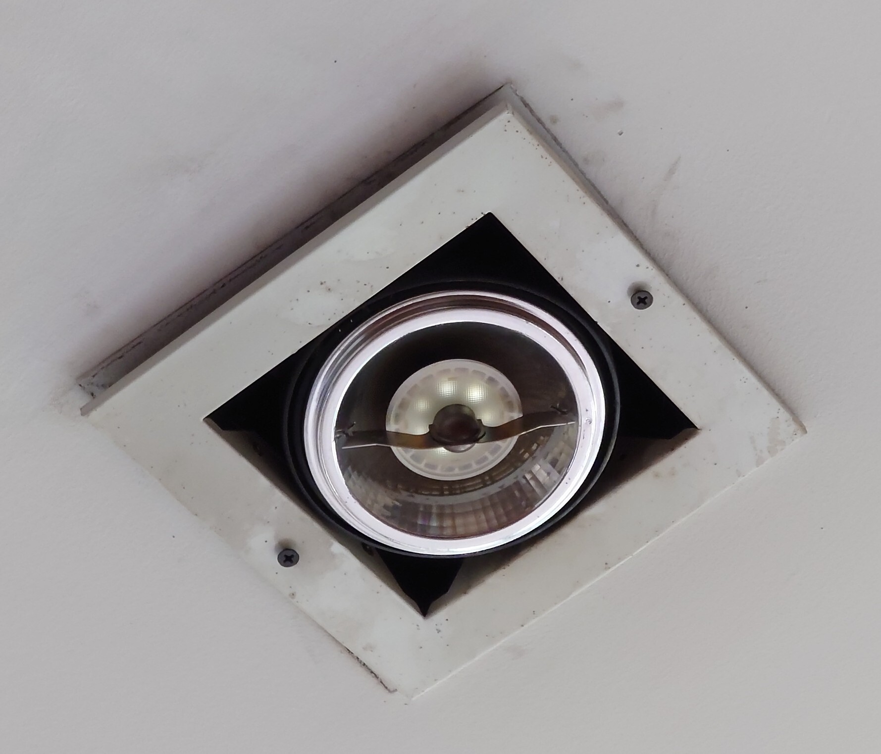 Обновление устаревших светильников завершено | Пикабу