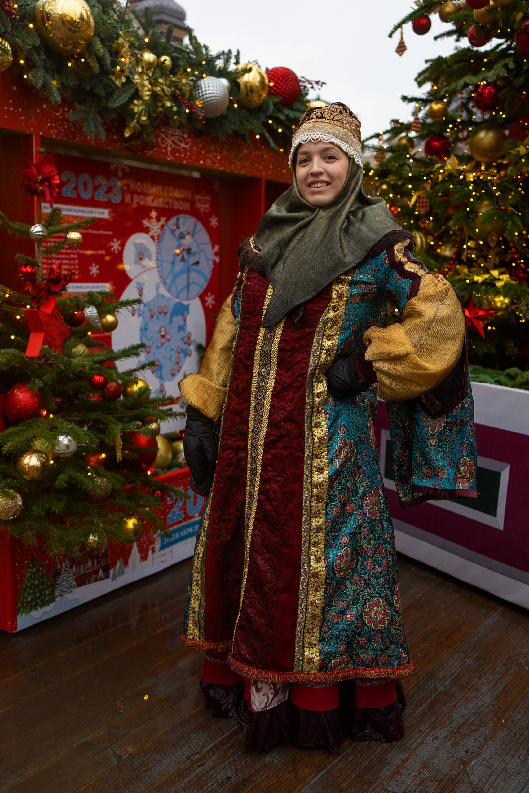 Новогодние моменты: Персонажи Манежной площади... | Пикабу