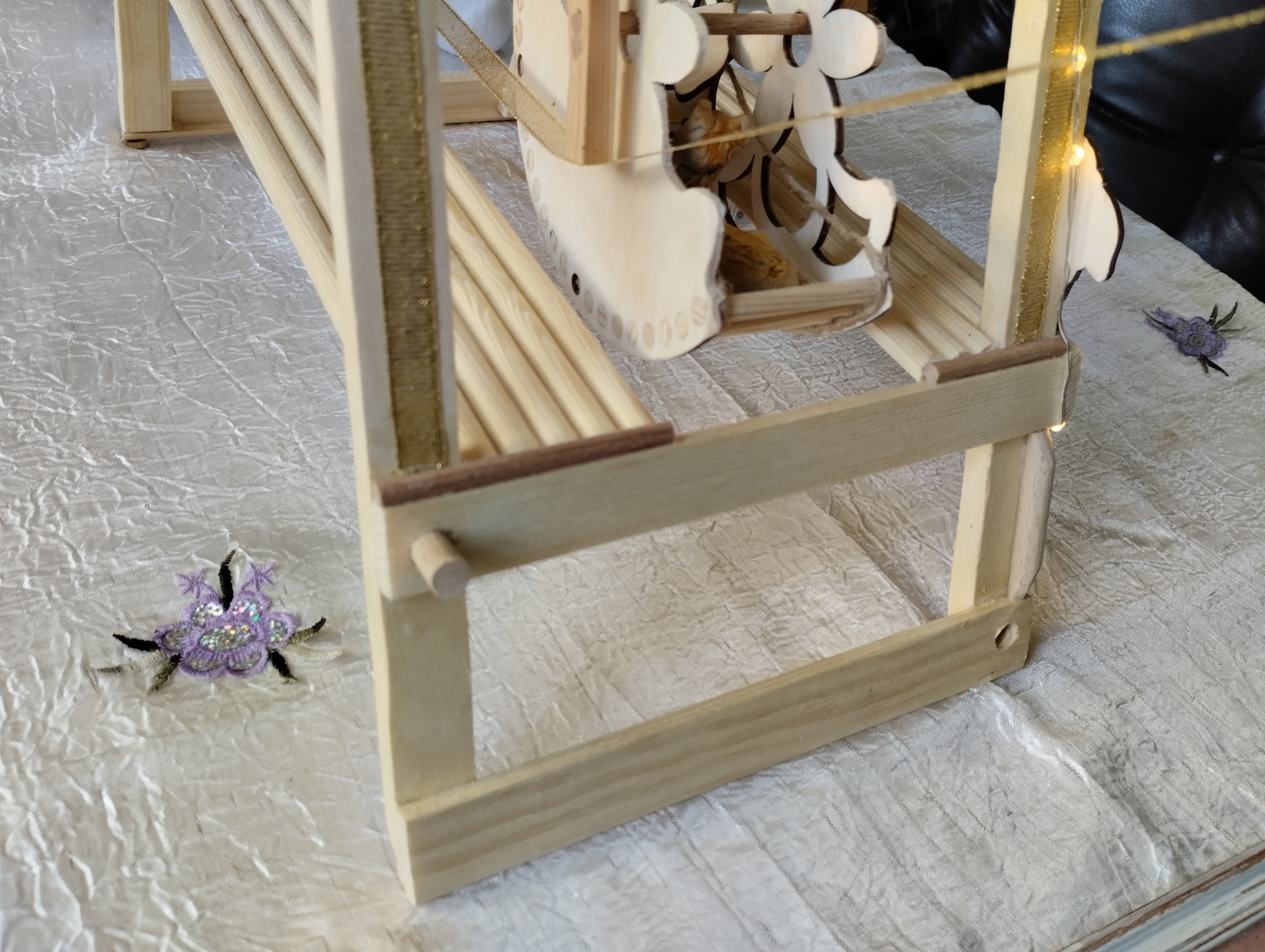 Игрушка-миниатюра колесо обозрения | Пикабу