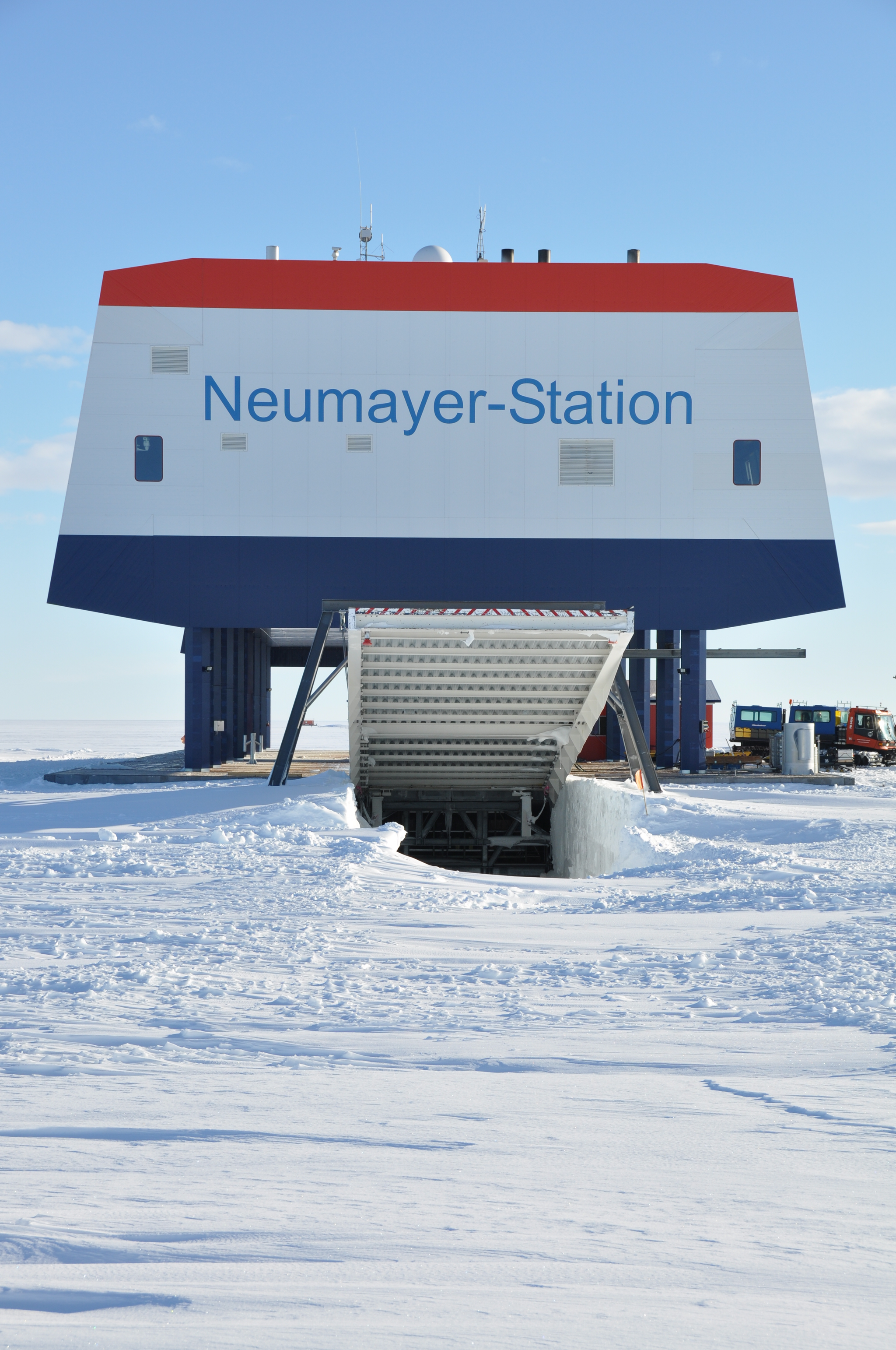 Neumayer III (немецкая исследовательская полярная станция) - 22.05.23 ...