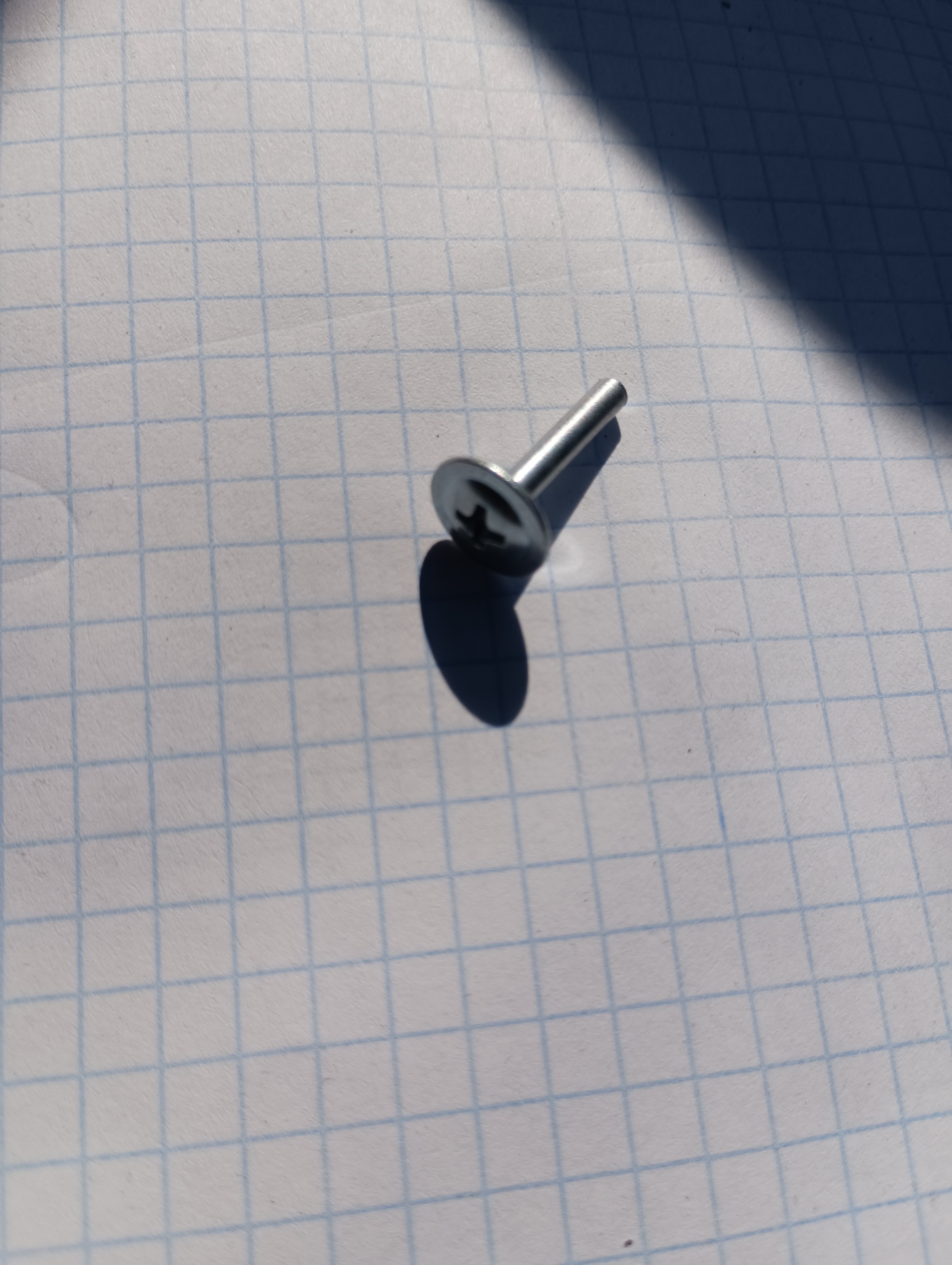 У кого ещё есть такие гвозди(или саморезы) куплю дорого | Пикабу