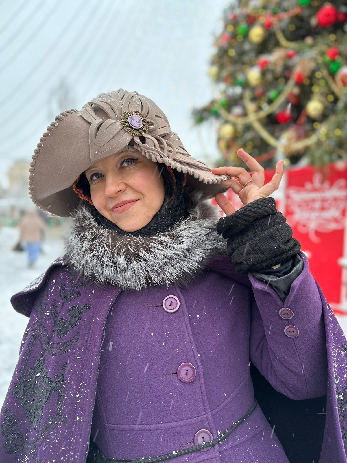 Новогодние моменты: Персонажи Манежной площади...2024 | Пикабу