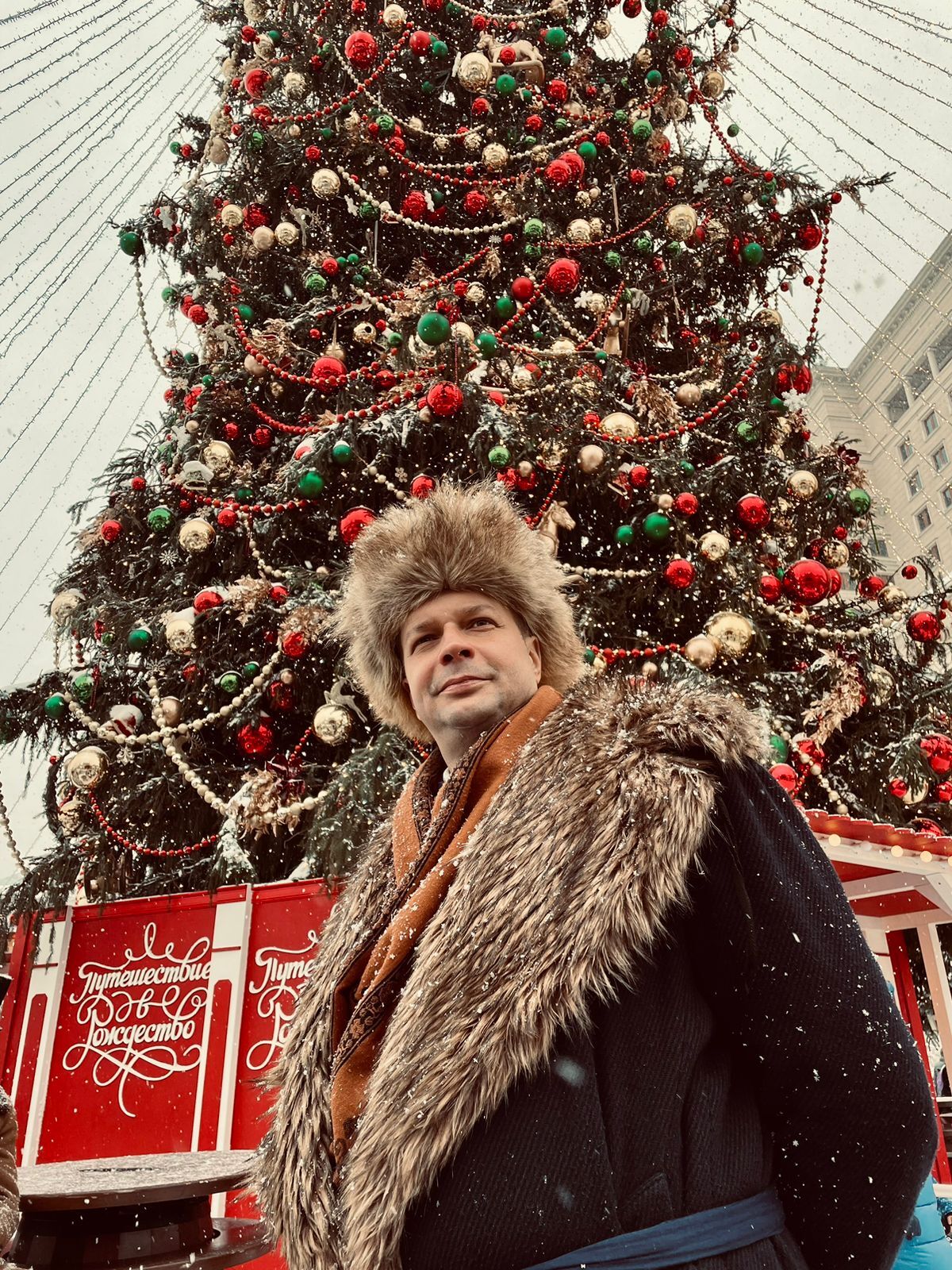 Новогодние моменты: Персонажи Манежной площади...2024 | Пикабу