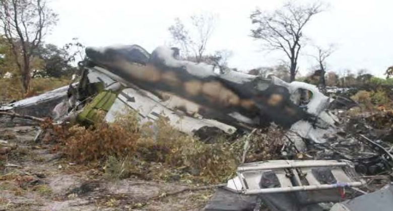 Африканский пилот закрылся в кабине и направил самолёт в землю - 25.04. ...